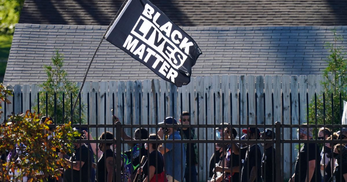 Thousands peacefully protest outside the Kentucky Derby | The Seattle Times