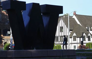 As the coronavirus spreads through Greek Row again, UW says there’s not ...