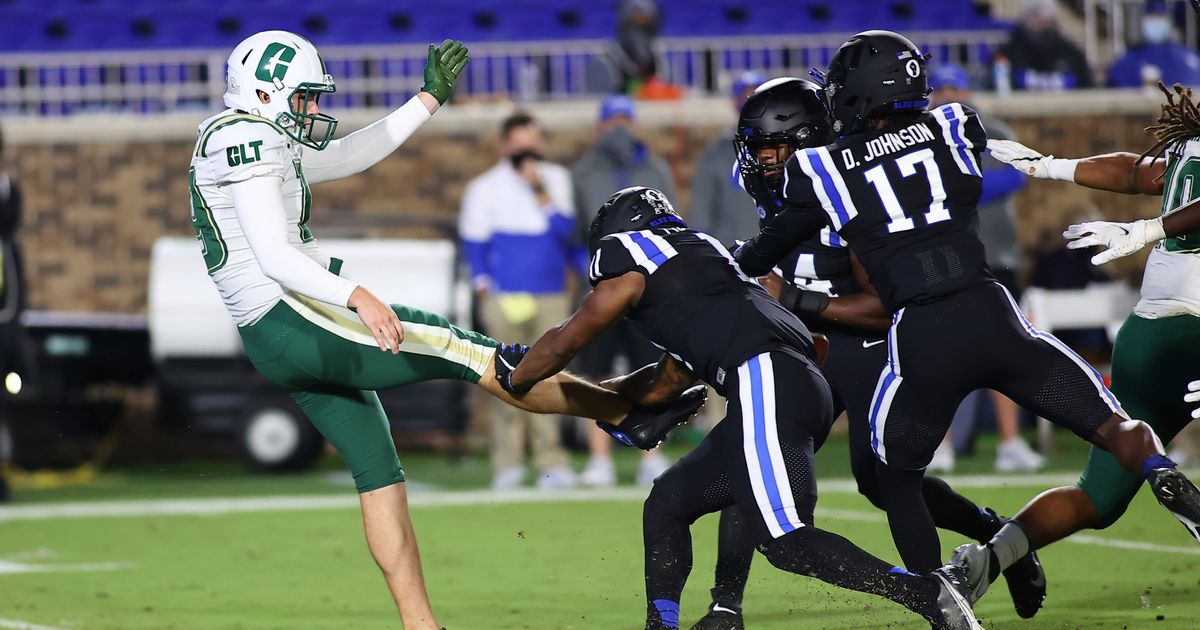 Duke’s short drives key 53-19 rout of Charlotte | The Seattle Times