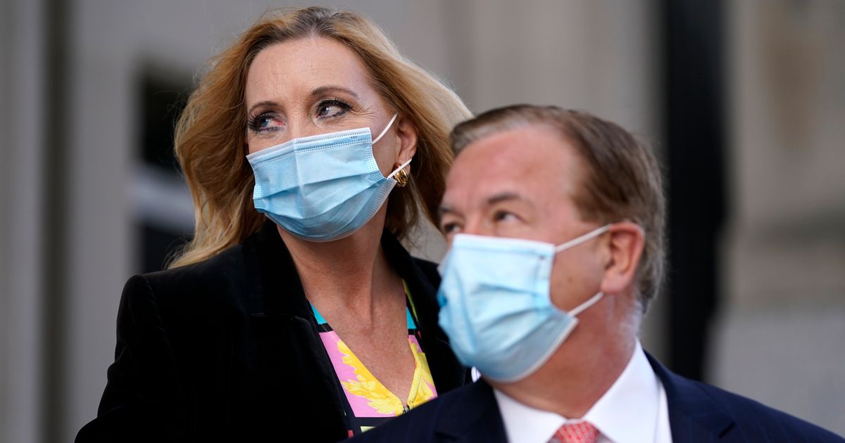 Gun-wielding St. Louis couple seek prosecutor’s removal | The Seattle Times