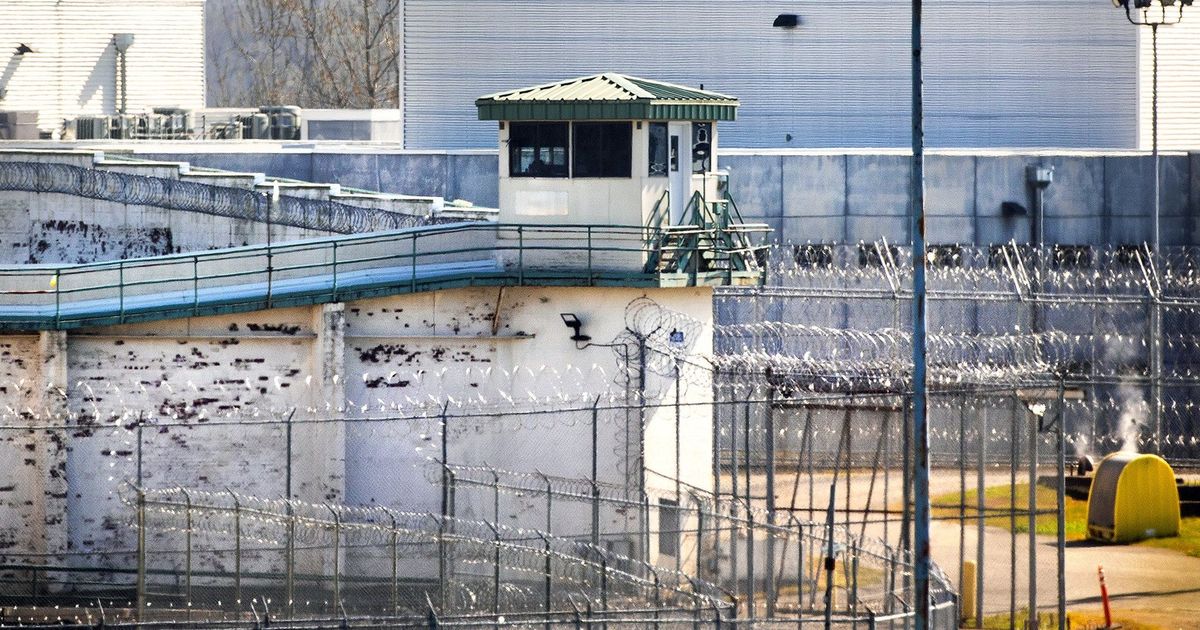 As coronavirus cases keep rising, Washington extends visitation ban in ...