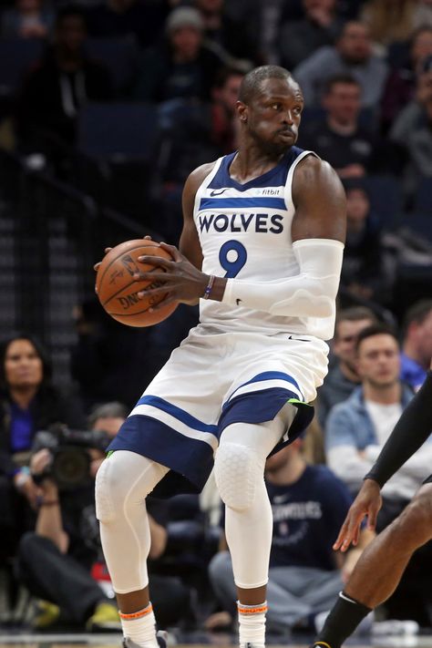 Retired NBA player Deng coaches South Sudan at tournament | The Seattle ...