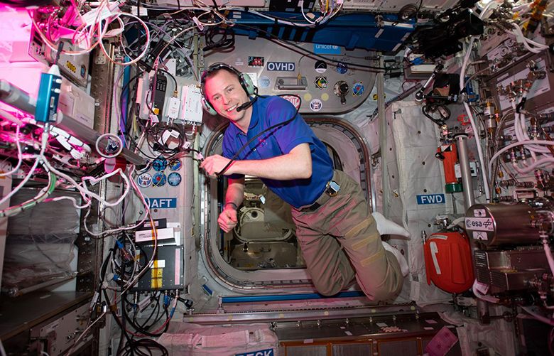 Earthlings and astronauts chat away, via ham radio | The Seattle Times