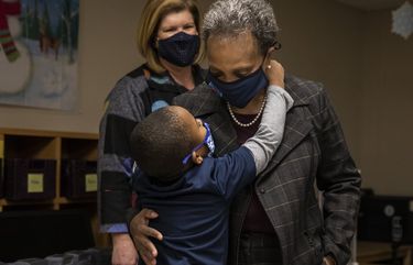 Young Chicago students begin return to classroom learning | The Seattle ...