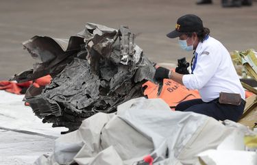 Divers recover crashed Indonesian plane’s data recorder | The Seattle Times