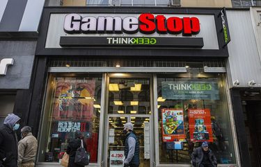 GameStop shares drop 60% as frenzied rally loses steam | The Seattle Times