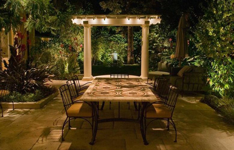 Outdoor lighting expert Janet Lennox Moyer shares brilliant tips for ...