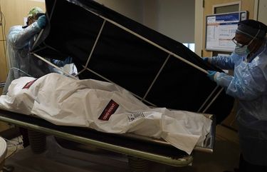 Pandemic’s deadliest month in US ends with signs of progress | The ...