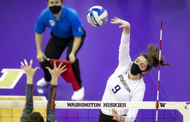 No. 11 Washington volleyball team finishes weekend sweep of Oregon ...