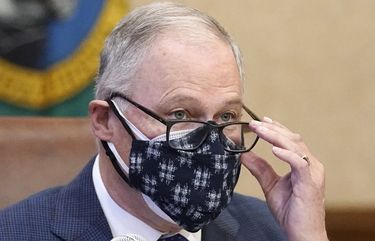 Thurston County judge dismisses Eyman challenge to Inslee COVID-19 mask ...