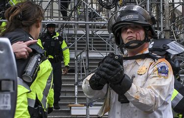 Officers’ injuries, including concussions, show scope of violence at ...