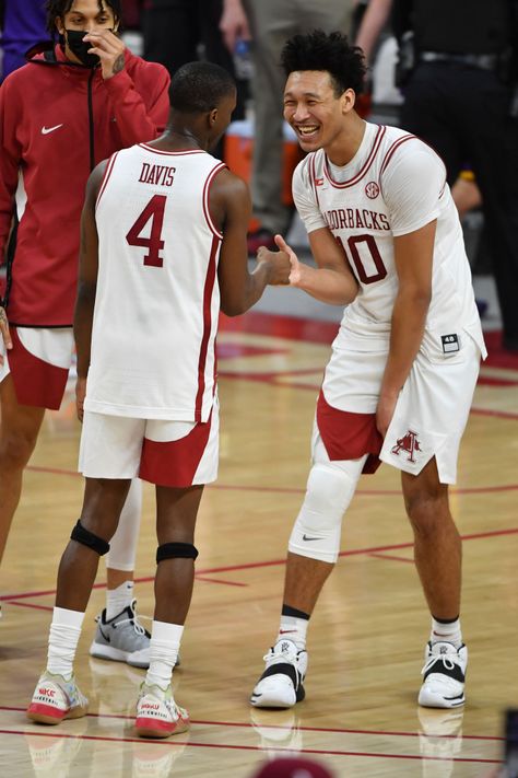 Smith helps No. 20 Arkansas beat LSU 83-75 | The Seattle Times