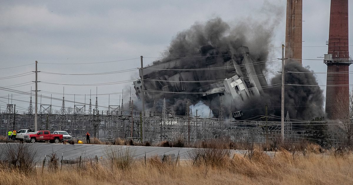 Old power station building in southern Illinois imploded | The Seattle ...