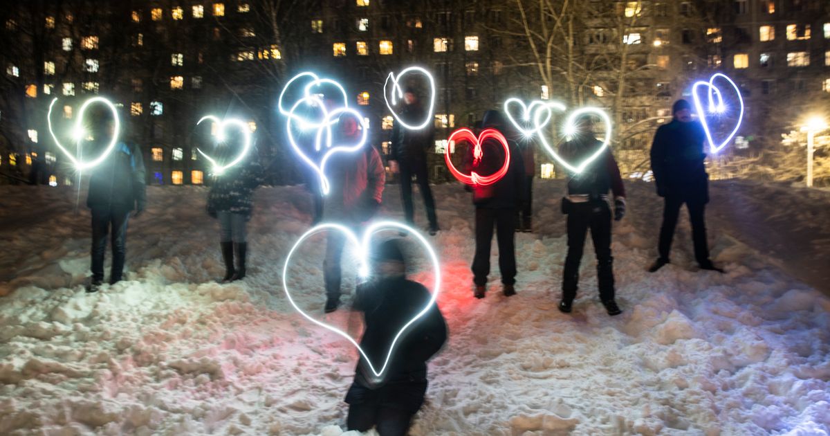 Pro-Navalny ‘flashlight’ protests light up Russian cities | The Seattle ...
