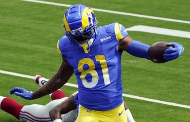 Seahawks make official Gabe Jackson trade, signing of Gerald Everett ...