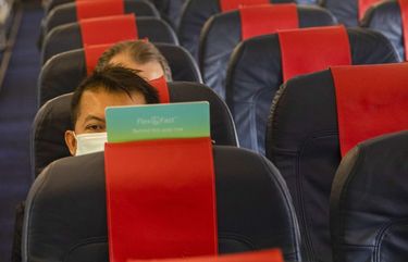 Study finds that blocking seats on planes reduces virus risk | The ...