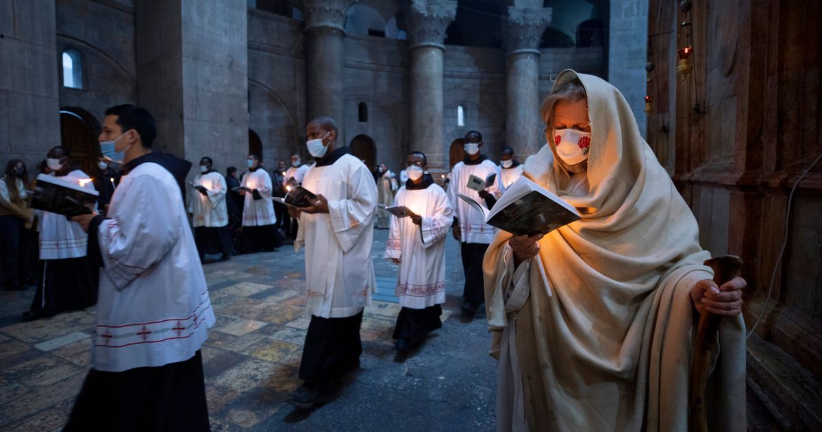 Hymns through masks: Christians mark another pandemic Easter | The ...