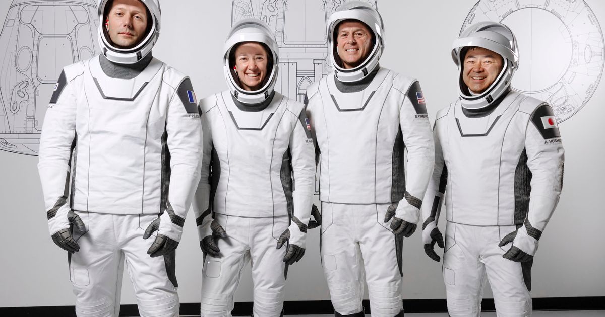 Two pilots, rocket scientist, oceanographer flying SpaceX | The Seattle ...