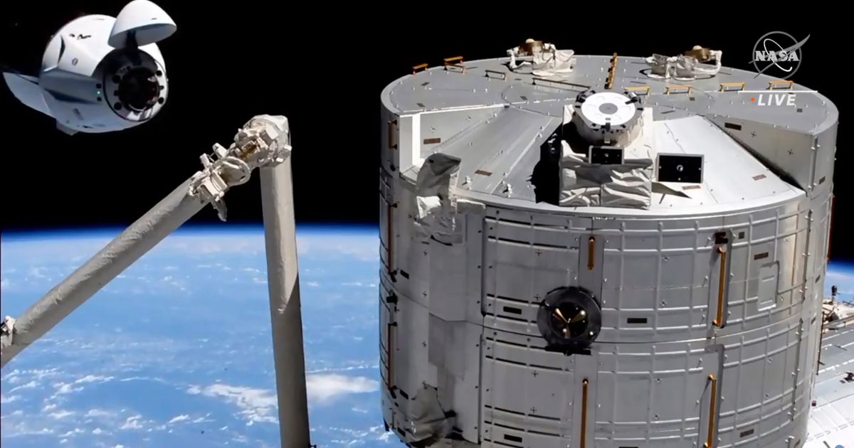 Biggest space station crowd in decade after SpaceX arrival | The ...