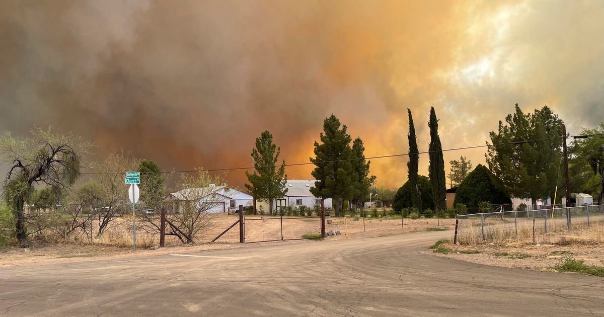 Arizona wildfire destroys 12 homes; 200 people evacuated | The Seattle ...