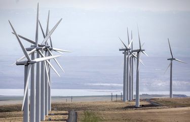 A proposed $1.7 billion wind and solar project generates hopes and ...