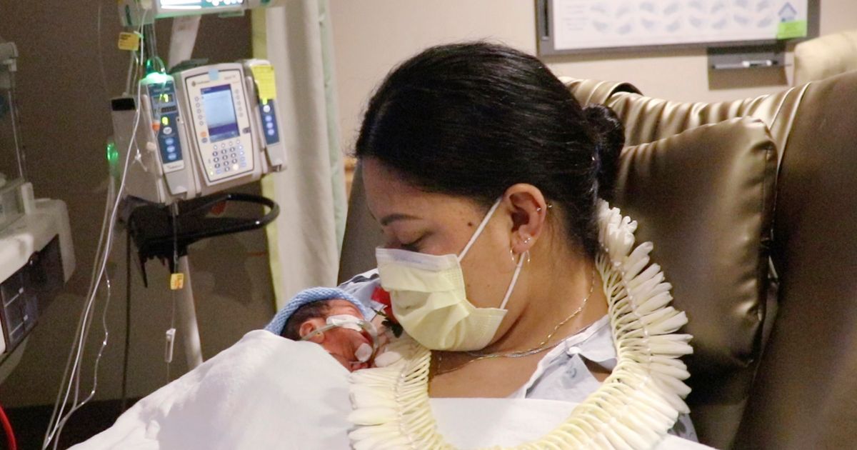 Mom who gave birth on flight didn’t know she was pregnant | The Seattle ...