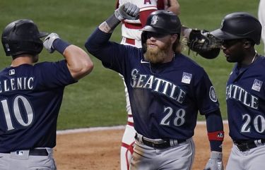 Jake Fraley’s first major-league homer (with an assist to the eye drops ...