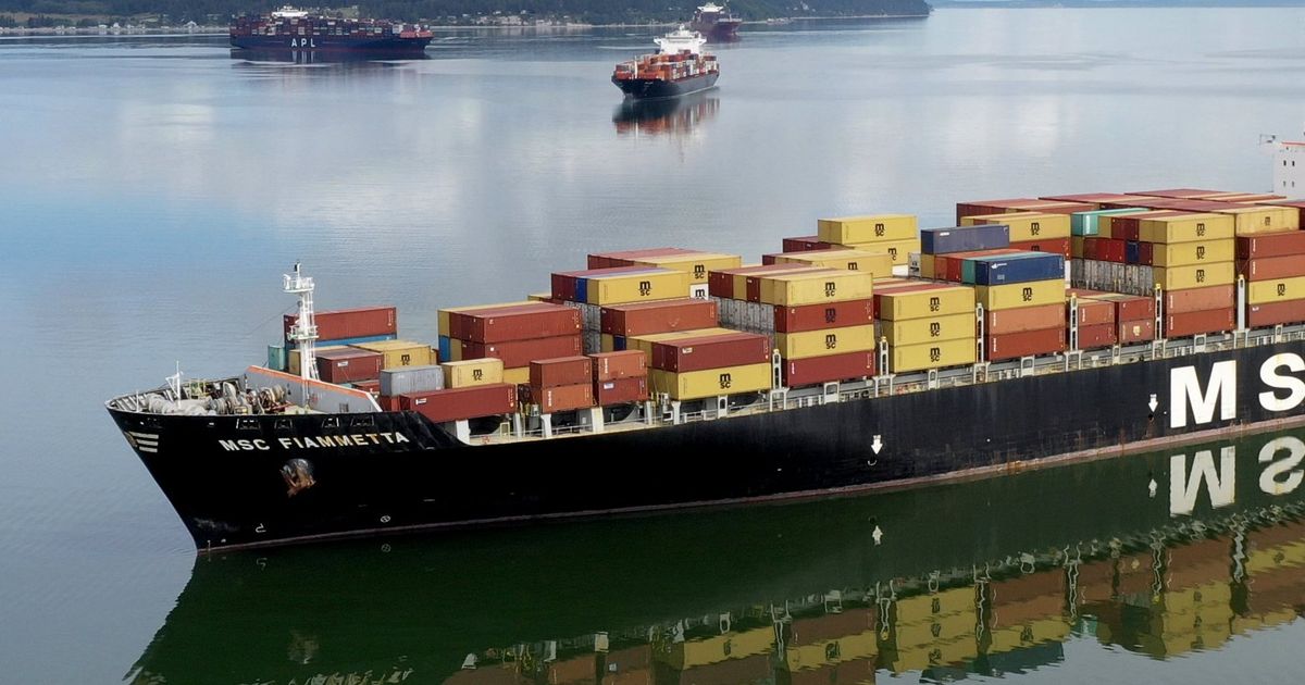 Record container traffic rumbles Whidbey Island locals as ships wait ...