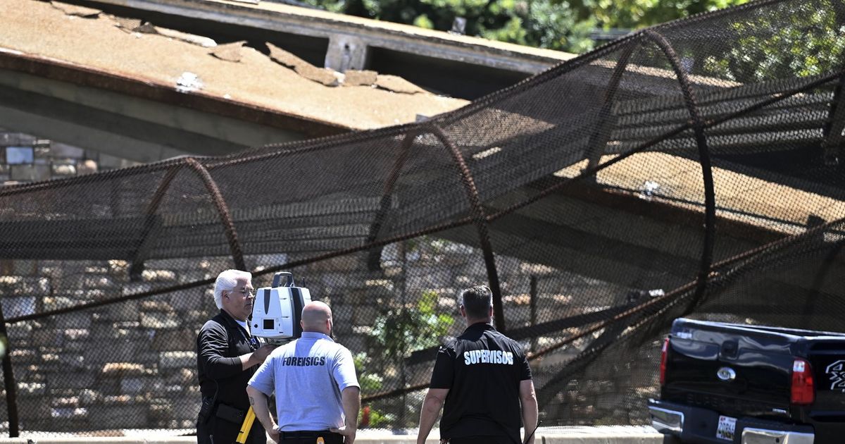 Pedestrian bridge collapses over DC highway, injuring 5 | The Seattle Times