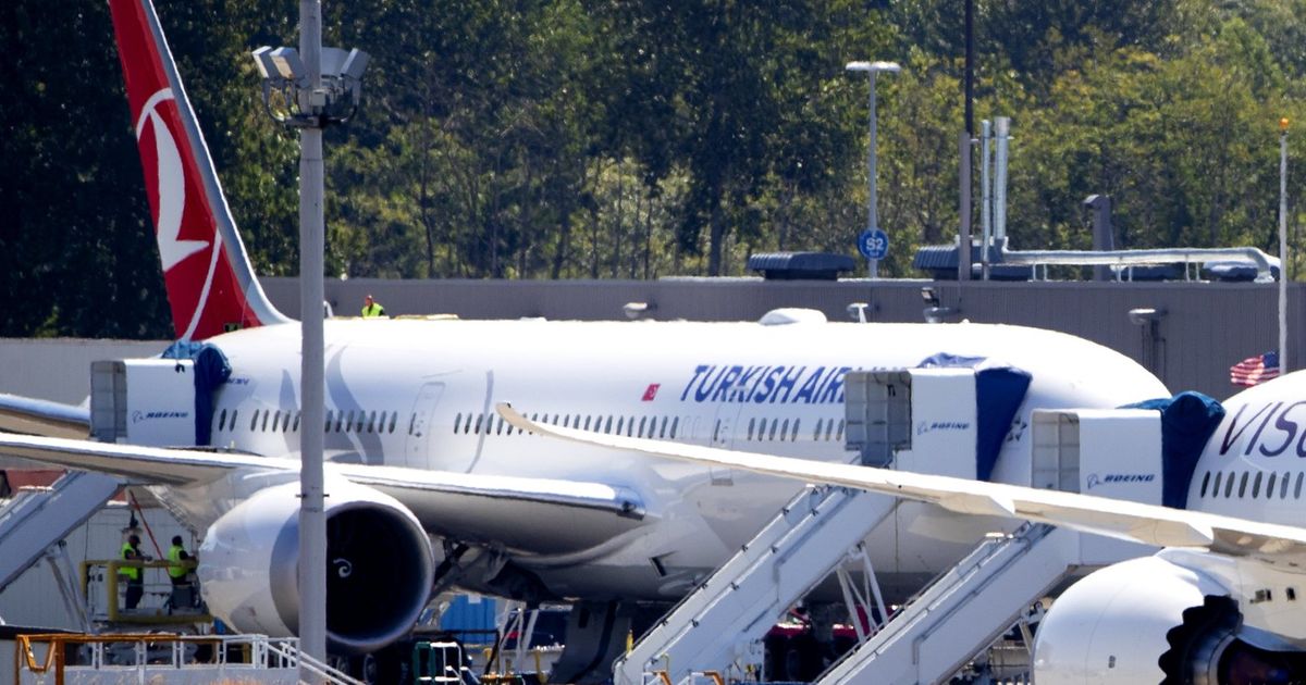 Boeing delivers a single 787 built last year — but still awaits FAA ...