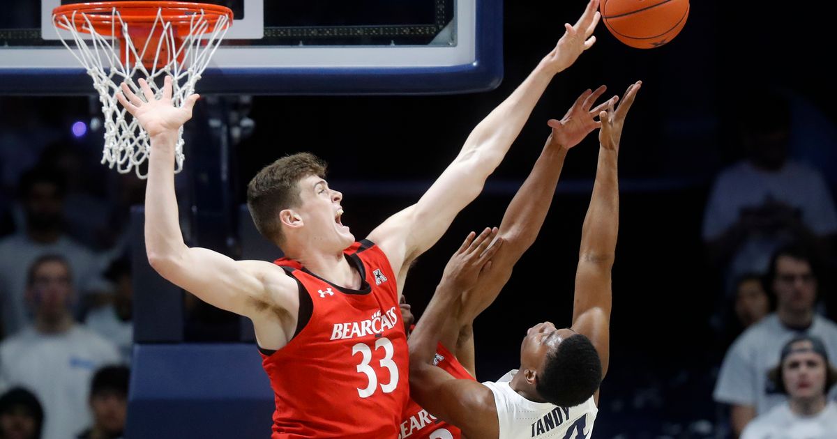 Wisconsin adds former Cincinnati post player Chris Vogt | The Seattle Times