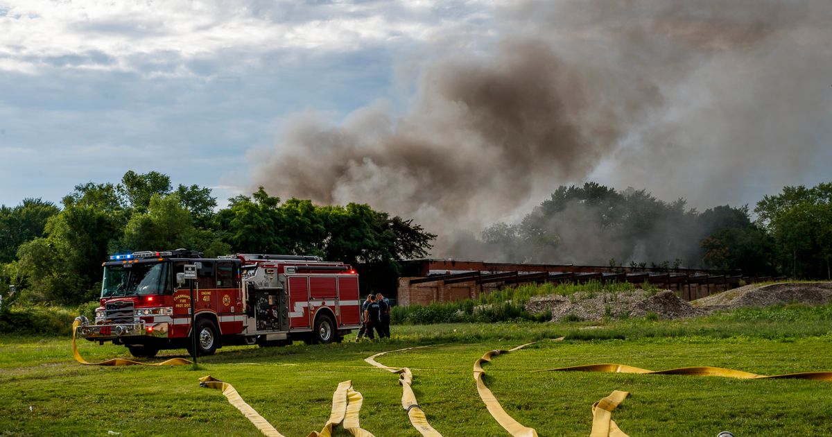 Batteries exploding in burning abandoned Illinois building | The ...