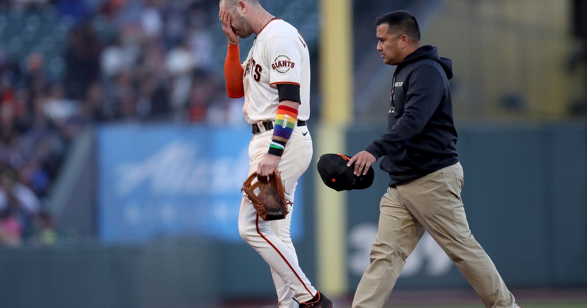 Longoria out at least 6 weeks with left shoulder sprain | The Seattle Times