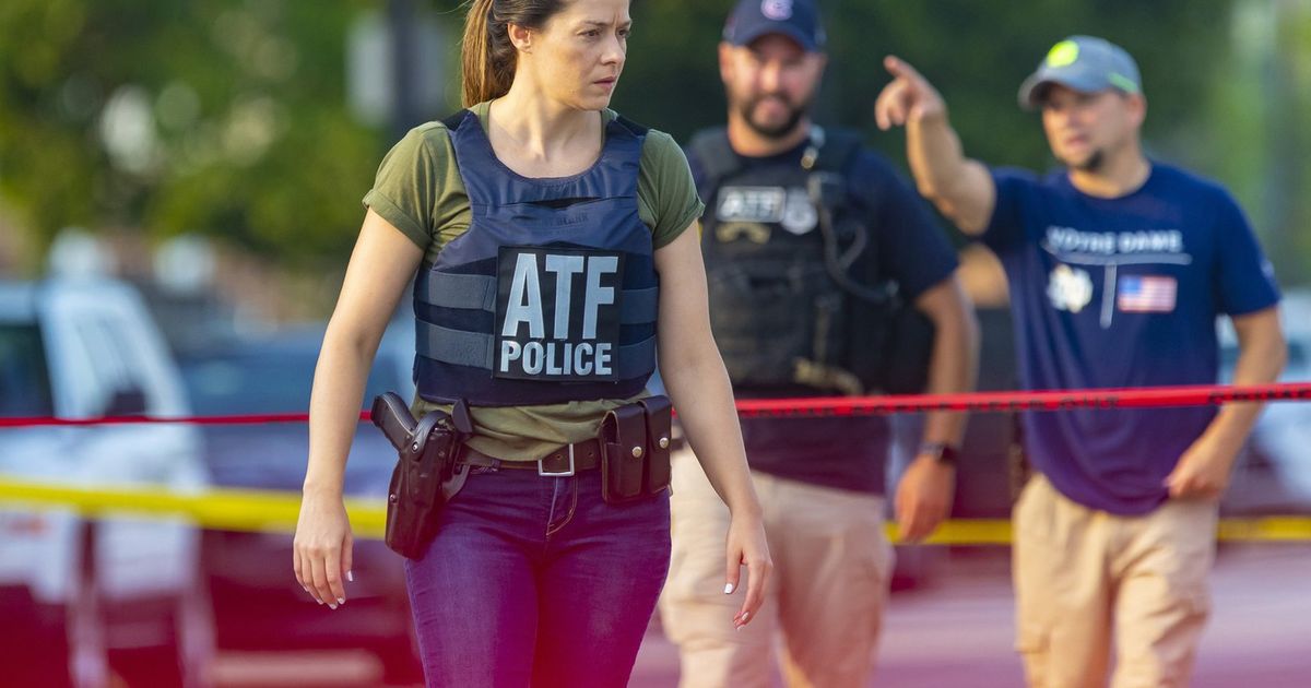 Police: 3 undercover officers shot, wounded in Chicago | The Seattle Times