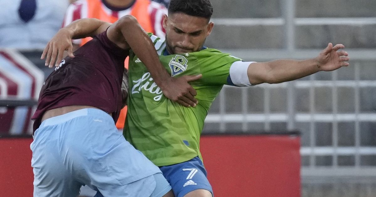 Much as in his career, Alex Roldan keeps pressing to score Sounders ...