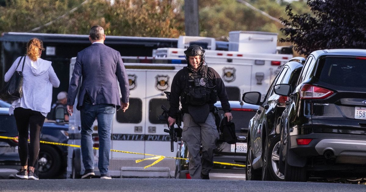 Seattle Police Fatally Shoot Man Near White Center While Serving