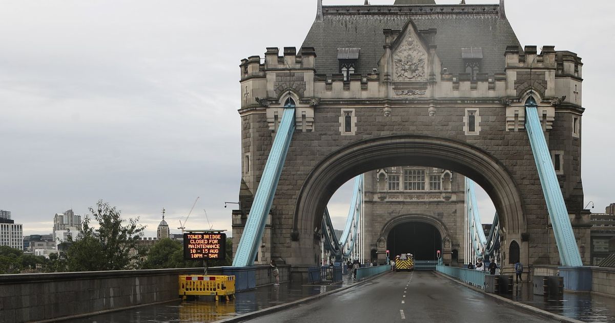 London’s Tower Bridge stuck open due to a technical fault | The Seattle ...