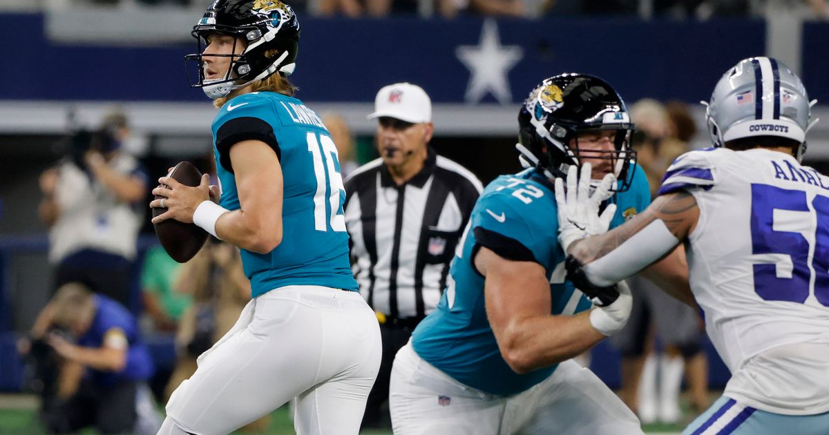 Teams mull decision when to start rookie QBs | The Seattle Times