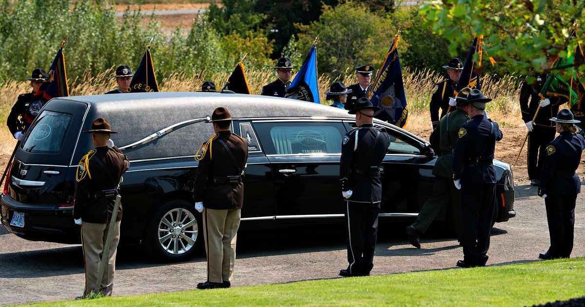 Community honors slain Washington detective | The Seattle Times