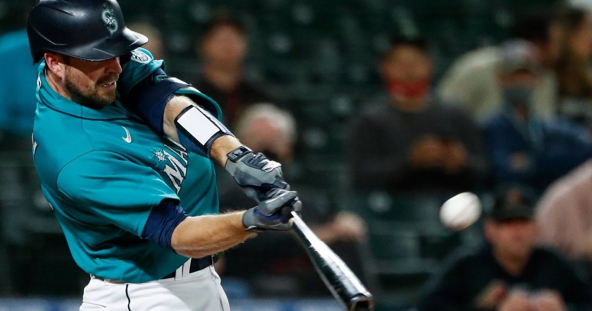 Photos: Mariners get closer to Wild Card spot with win | The Seattle Times