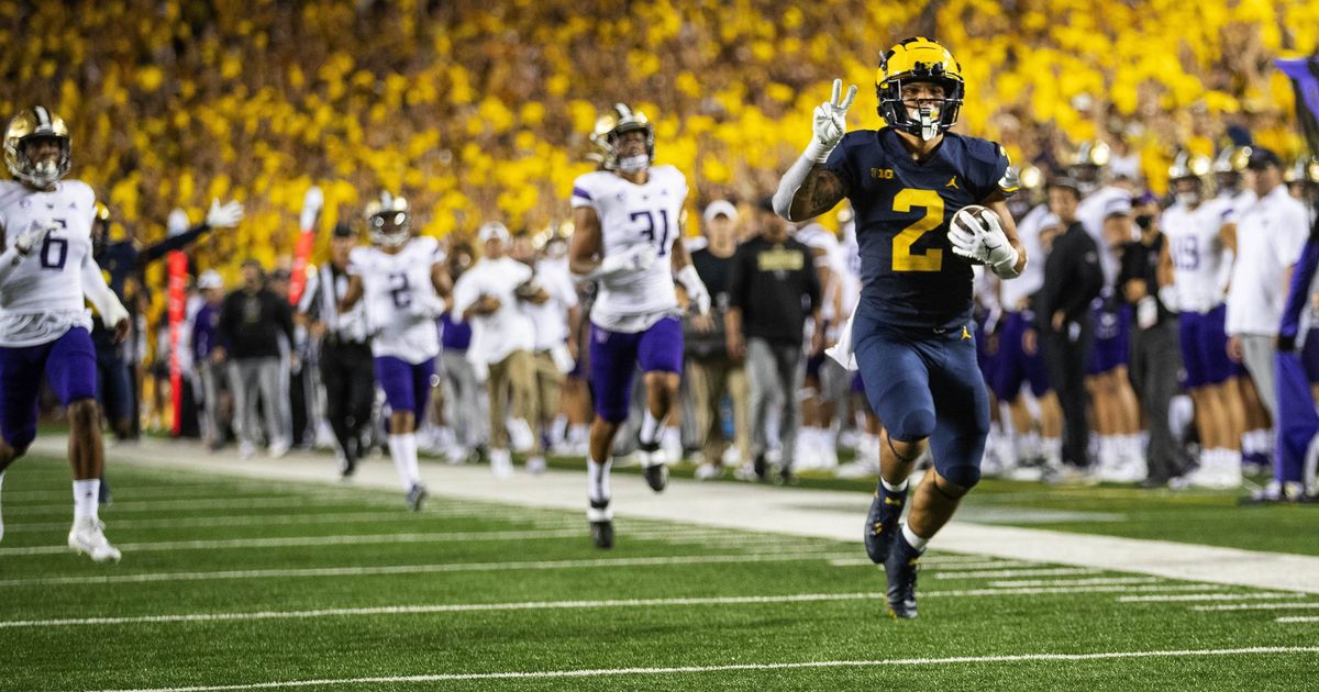 Photos: Washington takes on Michigan | The Seattle Times
