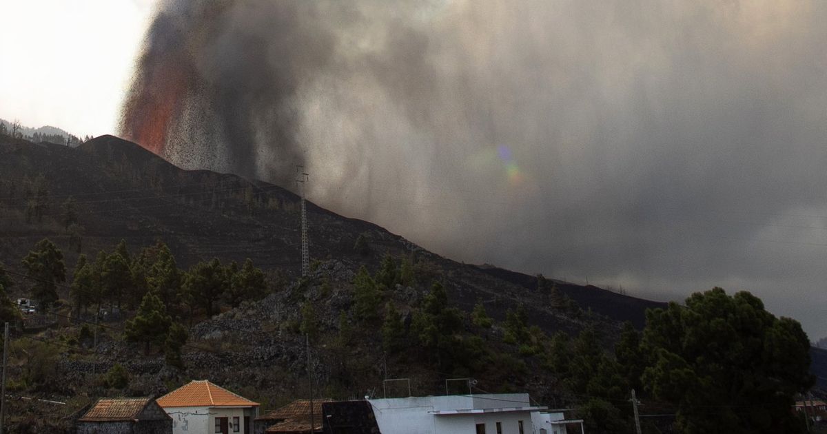 Nobody hurt but much damage in Spanish volcano eruption | The Seattle Times