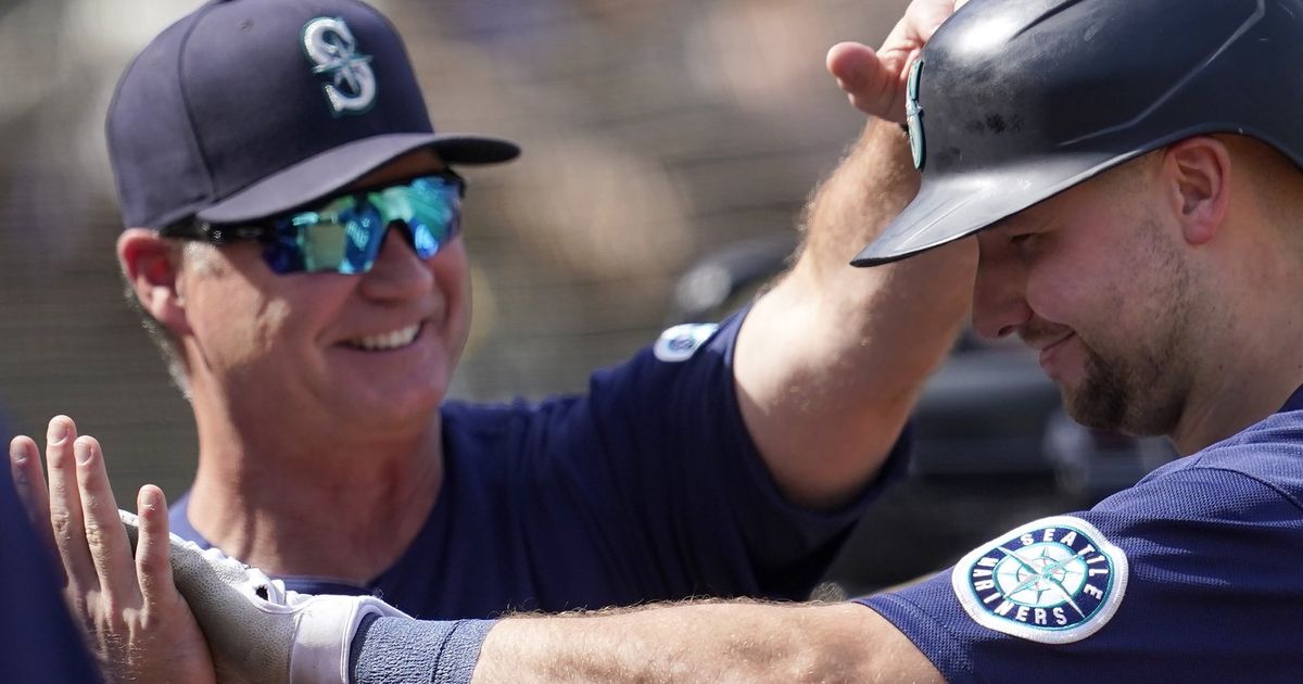 Photos: Mariners break out the broom to sweep Athletics in Oakland ...