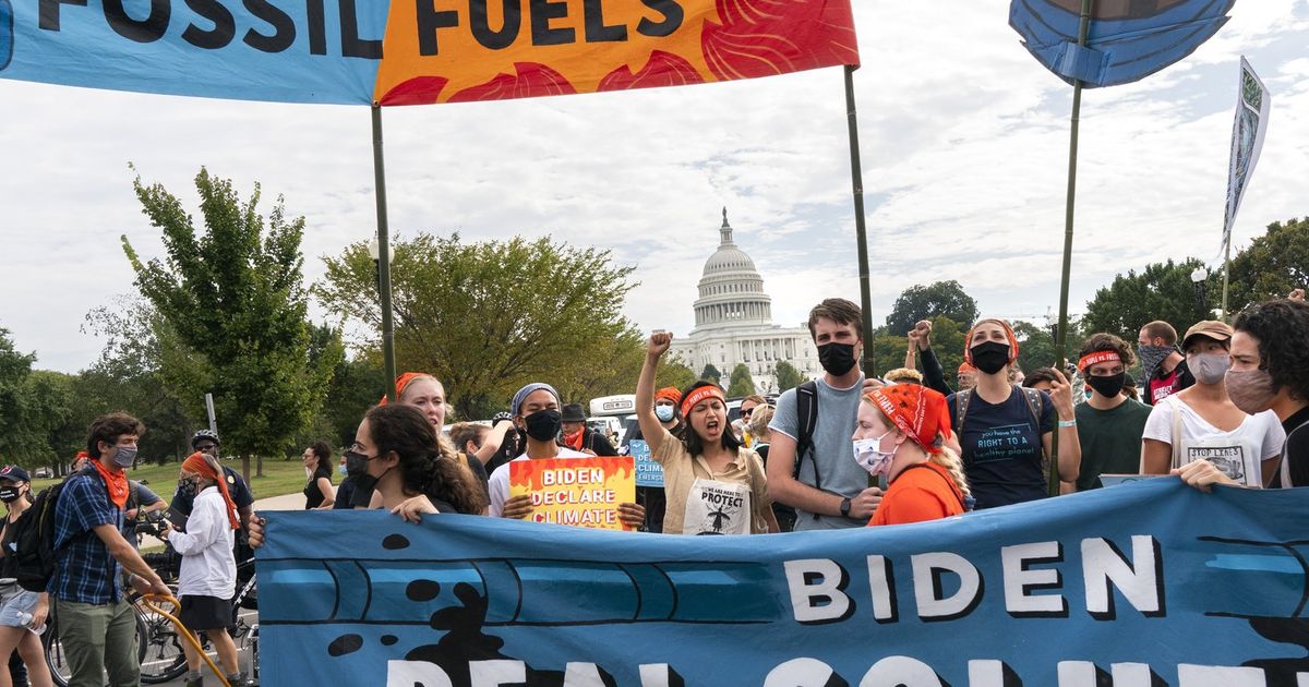 Climate activists resume weeklong protest at Capitol | The Seattle Times