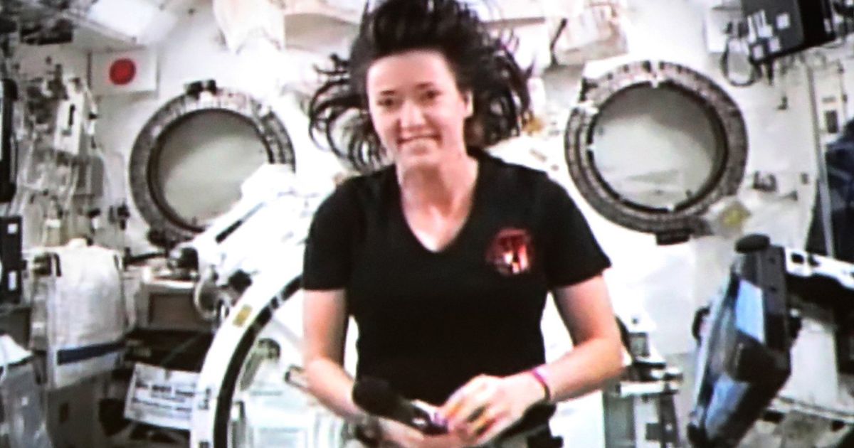 Seattle students virtually Zoom into space for a chat with astronaut ...