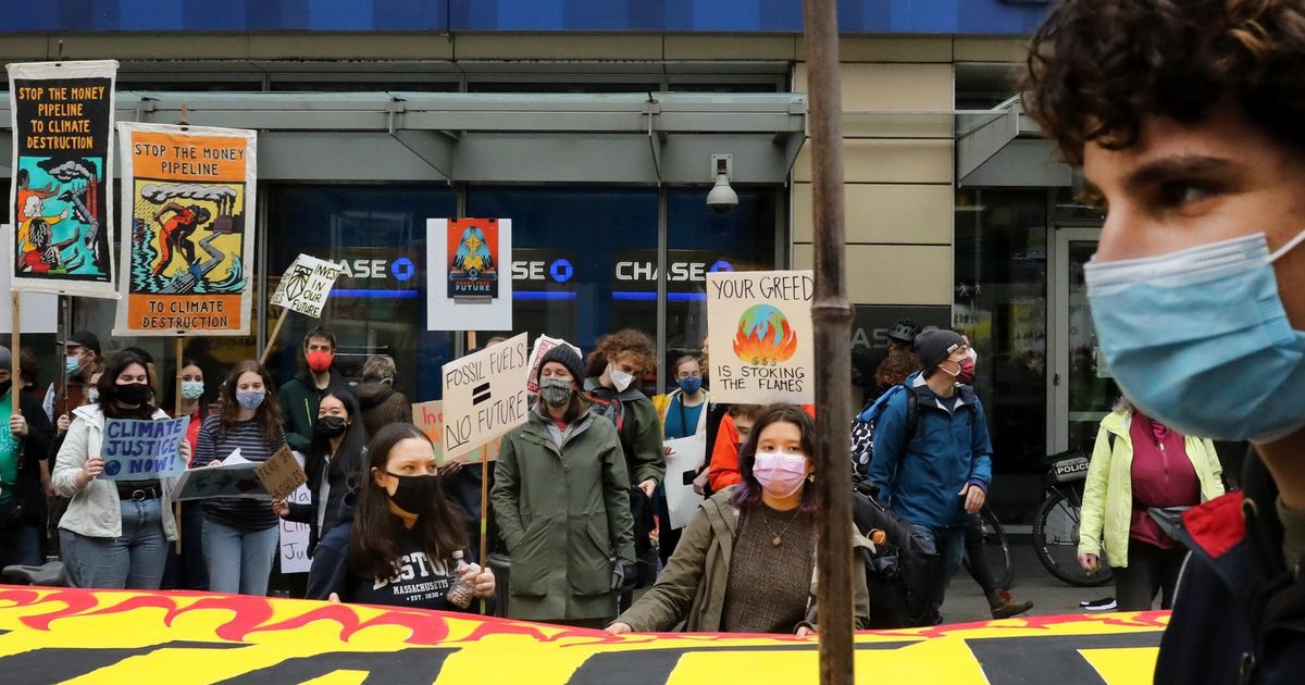 Hundreds in Seattle protest investments by banks in fossil fuels | The ...