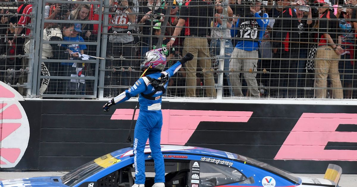 Larson 1st into NASCAR’s championship 4 in a comeback season | The ...