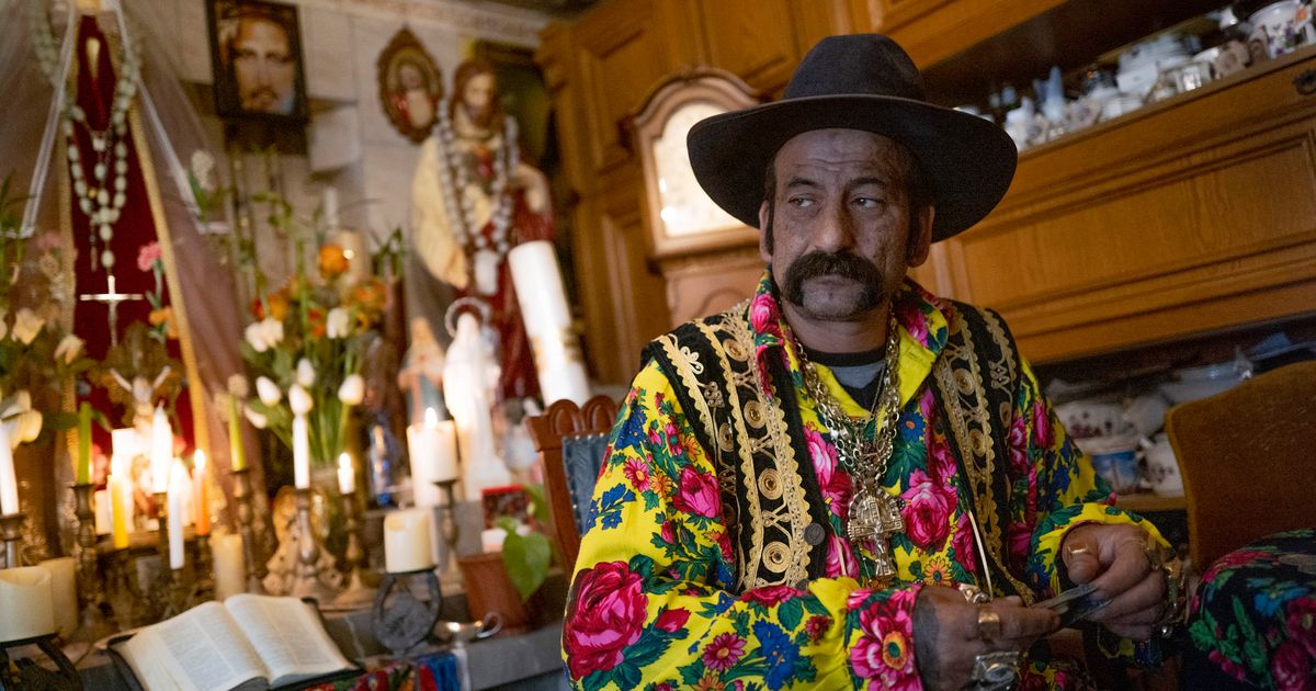 Hungary’s ‘last’ Roma fortuneteller preserves traditions | The Seattle ...