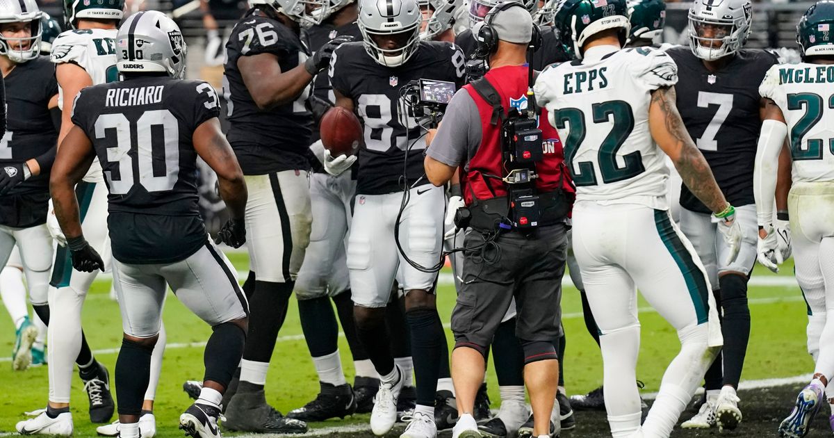 Raiders’ offensive line dominant in win over Eagles | The Seattle Times