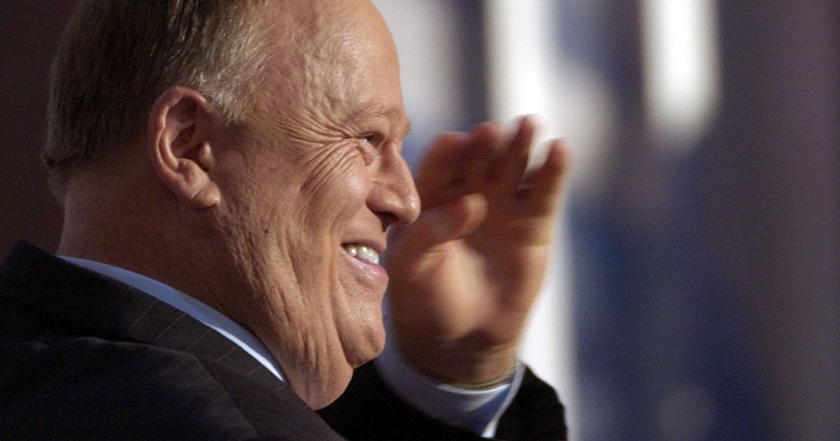 Max Cleland, Vietnam War veteran who led VA and served in Senate, dies ...